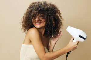 Cómo cuidar el pelo rizado | Guía completa rizos saludables